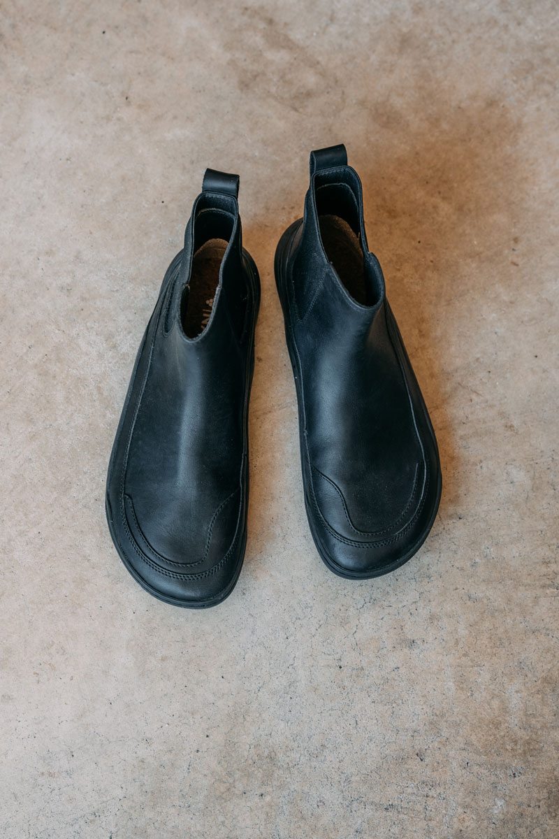 11 Best Barefoot Chelsea Boots: Foot-shaped and Flat