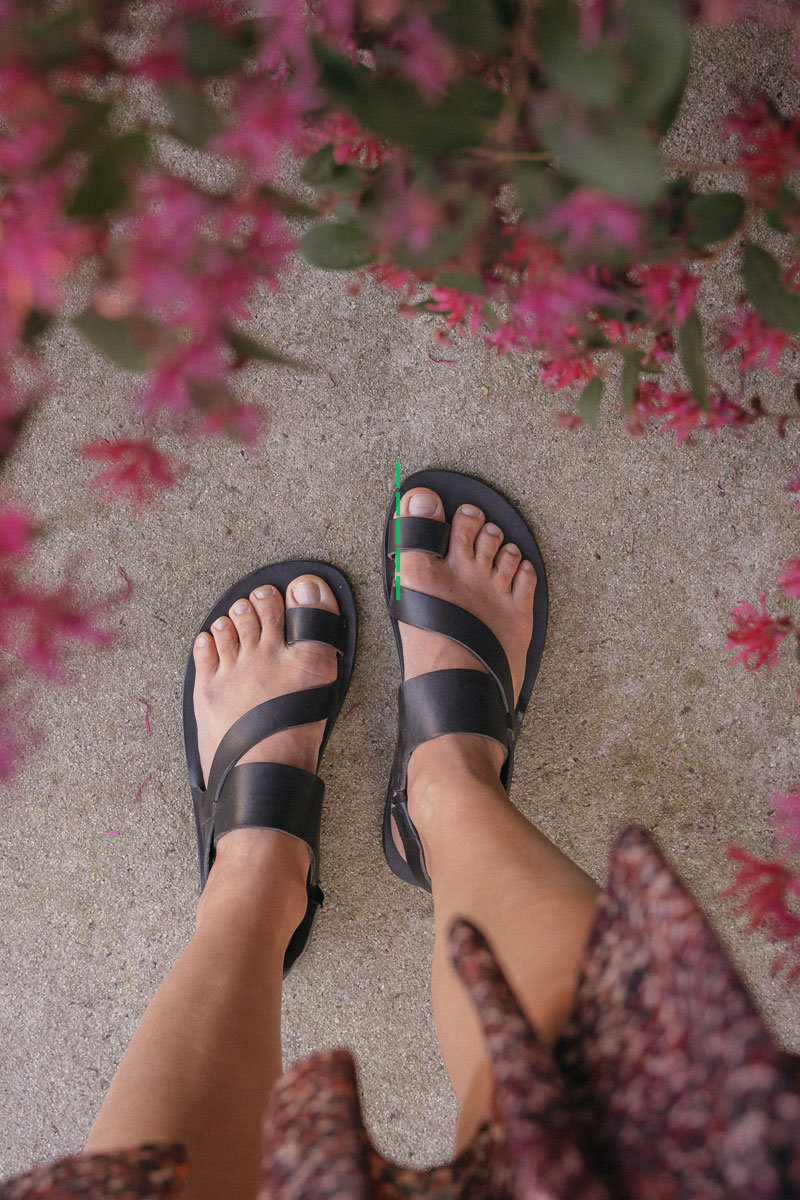 10 Comfortable and Stylish Barefoot Sandals for Women
